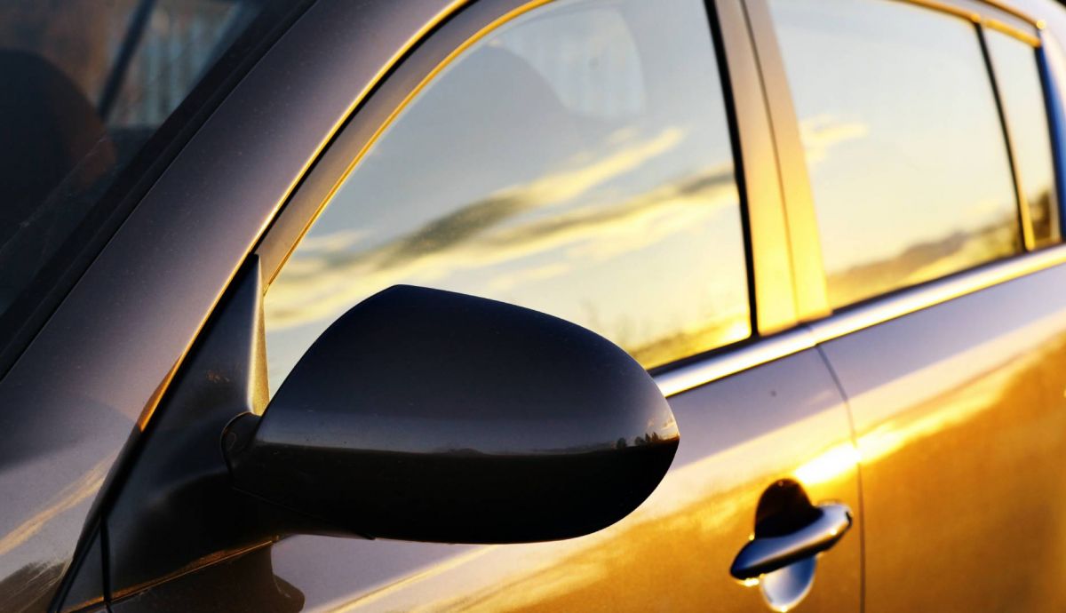 Si dejas estos objetos en tu coche al sol se puede incendiar