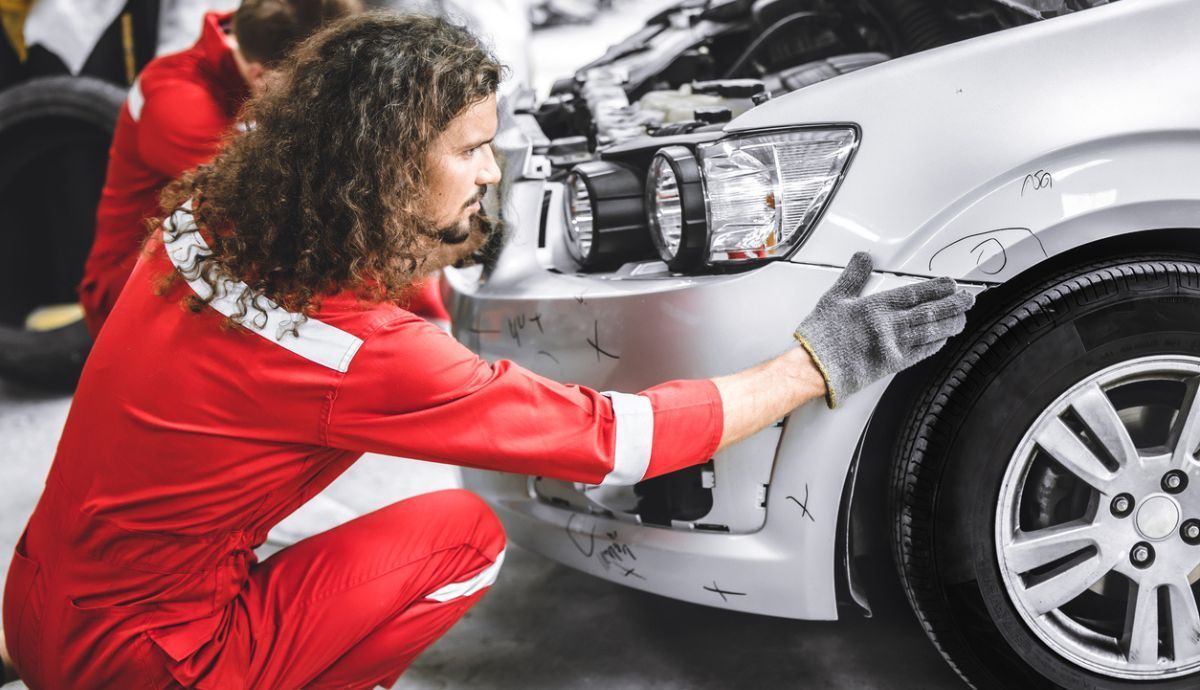 Arreglar parachoques descolgado: Guía completa