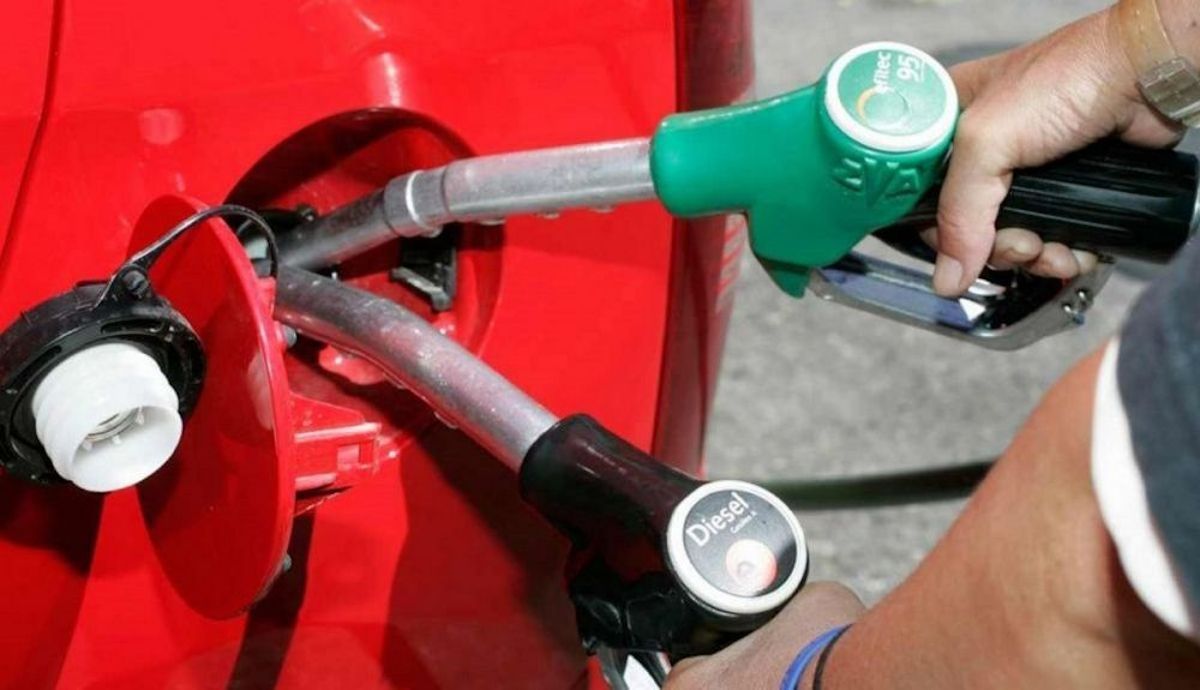 Pésima noticia si tienes un coche diésel ante uno gasolina