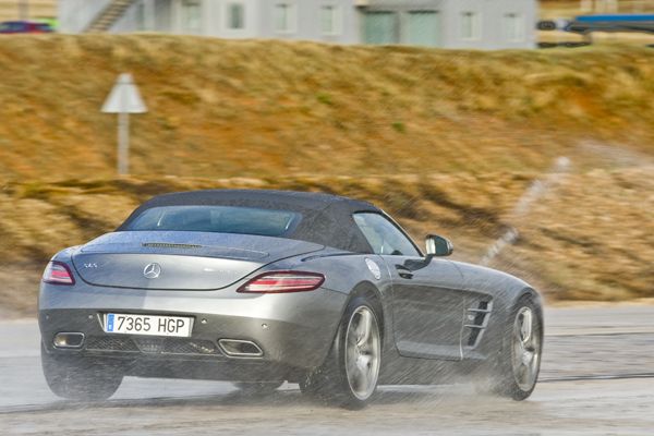 Mercedes SLS AMG Roadster contacto
