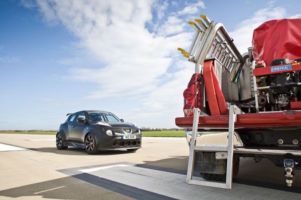Nissan Juke R el contacto