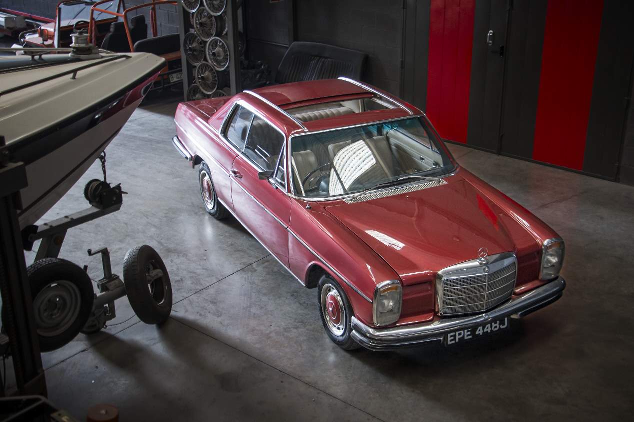El Mercedes 250 CE de George Harrison, en fotos