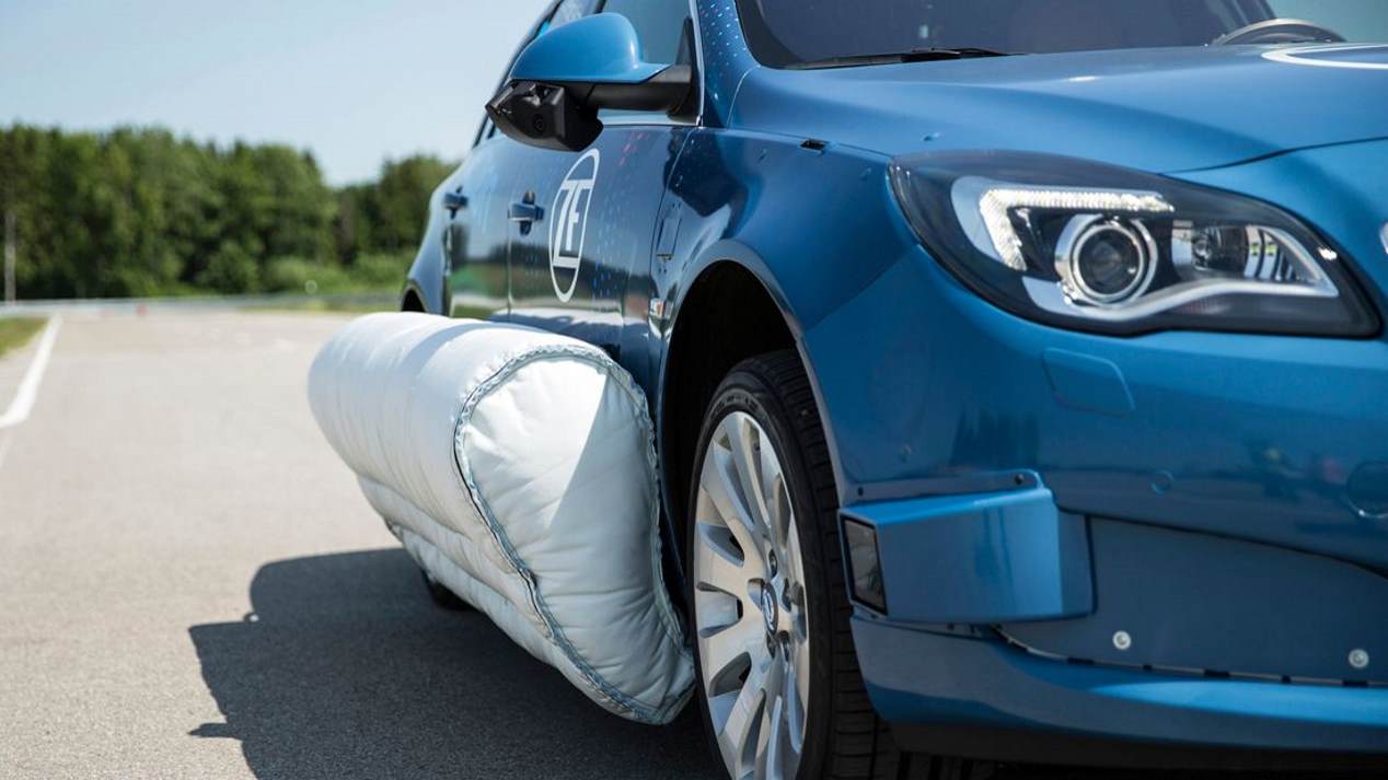 Así funciona el primer airbag lateral externo