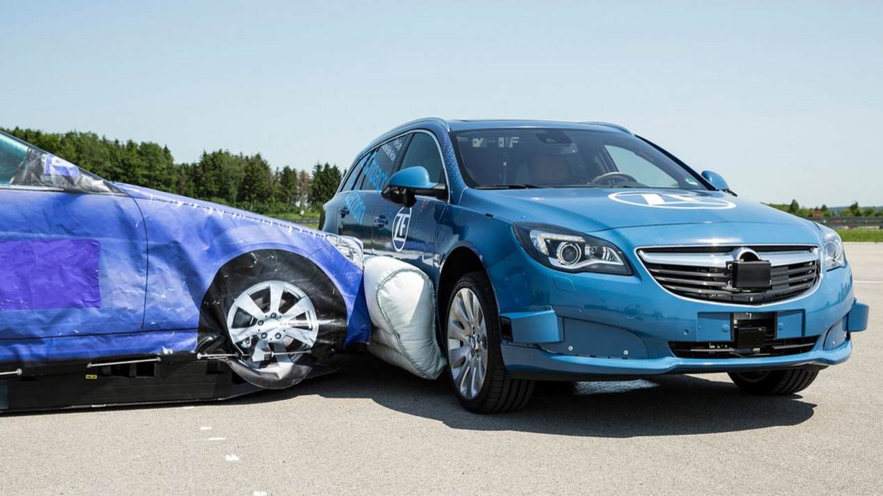 Así funciona el primer airbag lateral externo