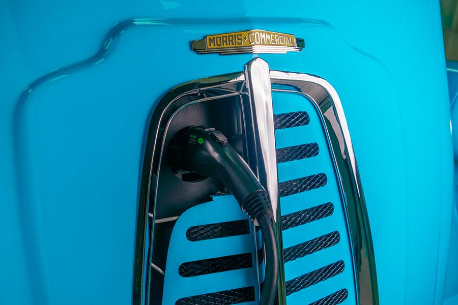 Morris JE 2021, encanto retro